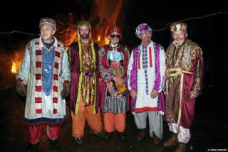 In pictures: A journey through the English ritual year - BBC News