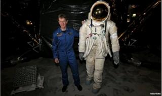 Ground control to 'Major Tim' - BBC News