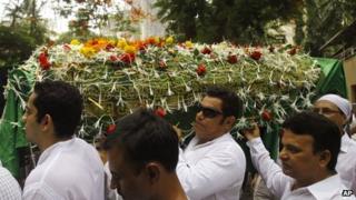 Bollywood actress Jiah Khan buried in Mumbai - BBC News