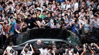 Day in pictures: 20 June 2013 - BBC News