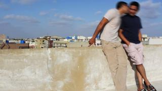Gay Pakistan: Lesbians' lives on the line - BBC News