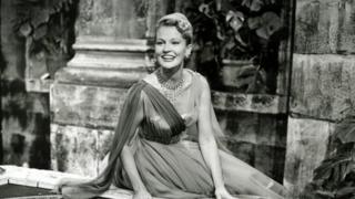 Singer and TV host Joan Regan dies in London, aged 85 - BBC News