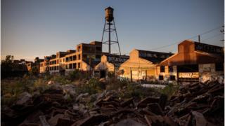 Detroit's bankruptcy battle begins - BBC News