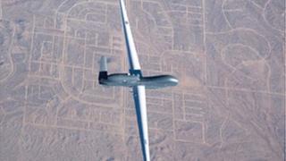 Drones: A rare glimpse at sophisticated US spy plane - BBC News