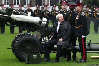 Day in pictures: 5 November 2013 - BBC News