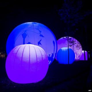 Day in pictures: 8 November 2013 - BBC News