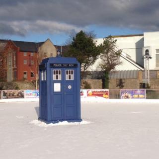 Doctor Who's Tardis on tour to mark 50th anniversary - BBC News