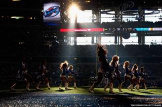 Day in pictures: 29 November 2013 - BBC News