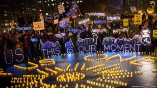 Day in pictures: 6 December 2013 - BBC News