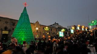 Day in pictures: 19 December 2013 - BBC News