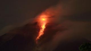Mass evacuation in Indonesia as Java volcano erupts - BBC News