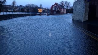 NI floods warning: Coastal areas hit but Belfast escapes - BBC News