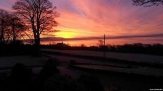 In pictures: Spectacular winter sunrises in Northern Ireland - BBC News
