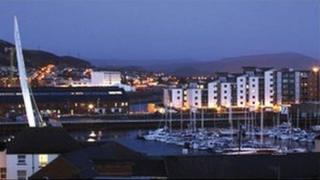 'The amazing change' behind Swansea's High Street - BBC News