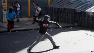 Venezuela student protest ends in deadly violence - BBC News
