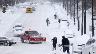 US killer winter storm marches north - BBC News