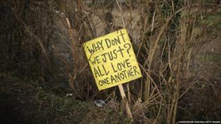Day in pictures: 25 February 2014 - BBC News