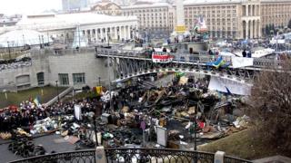 Ukraine's Maidan protesters stand their ground - BBC News