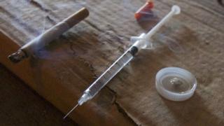 The horrific toll of America's heroin 'epidemic' - BBC News