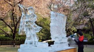 Day in pictures: 4 April 2014 - BBC News