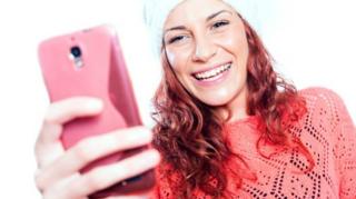 Does social media impact on body image? - BBC News