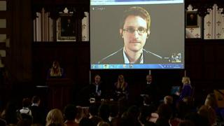 Snowden's temporary asylum status expires in Russia - BBC News