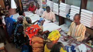 Mali's brocade: The best dyed cloth in the world? - BBC News