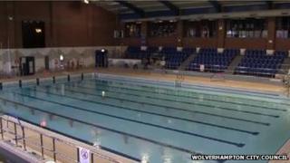 Swimming pool dyed gold to honour Wolverhampton Wanderers - BBC News