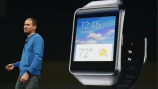 Moto 360 circular smartwatch released by Motorola - BBC News