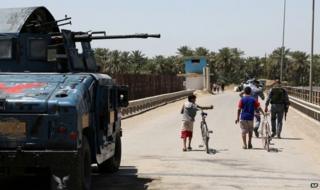 Iraq crisis: Armed US drones in use to protect advisers - BBC News