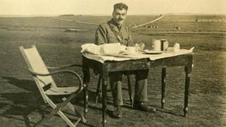 How schools inspired World War One recruitment - BBC News