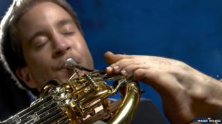 The man who plays French horn with his toes - BBC News