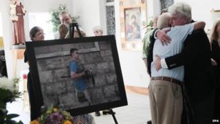 James Foley sent memorised letter home via released hostage - BBC News