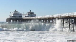 Hurricane creates rare extreme waves in California - BBC News