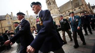 Durham Light Infantry memorial unveiled in Market Place - BBC News