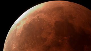 A chance to gaze at a 'ghostly' red moon - weather permitting - BBC News