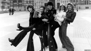 Alvin Stardust: Life and career in pictures - BBC News