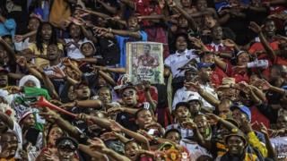 Senzo Meyiwa funeral: South Africa mourns shot footballer - BBC News