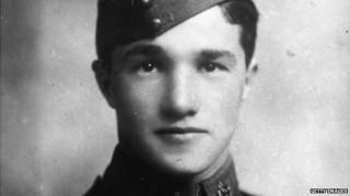 World War One: Mysterious deaths of the English flying aces - BBC News