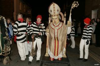 Notable effigies from Lewes's Bonfire Nights - BBC News