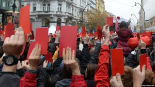 Day in pictures: 17 November 2014 - BBC News