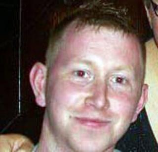 Ex-boxer Christopher McLean jailed over 'one punch' killing - BBC News