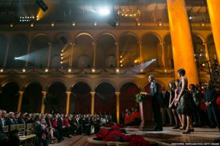 Day in pictures: 15 December 2014 - BBC News