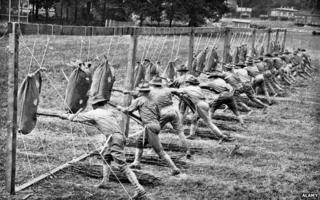 The images used to teach soldiers to kill - BBC News