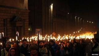 Thousands join Hogmanay celebrations across Scotland - BBC News
