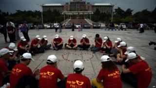 Day in pictures: 18 February 2015 - BBC News