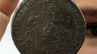 'Rare' Scarborough silver siege coin sold at London auction - BBC News