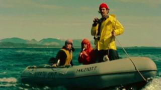 Greenpeace hits back at Trump tweet on climate change denial - BBC News