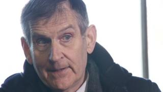 Strangeways riot: Ex-inmates recall siege, 25 years on - BBC News