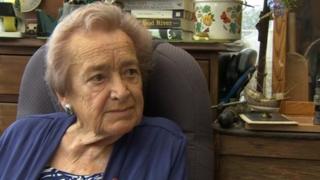 Mary Rose warship: Full view revealed after museum revamp - BBC News